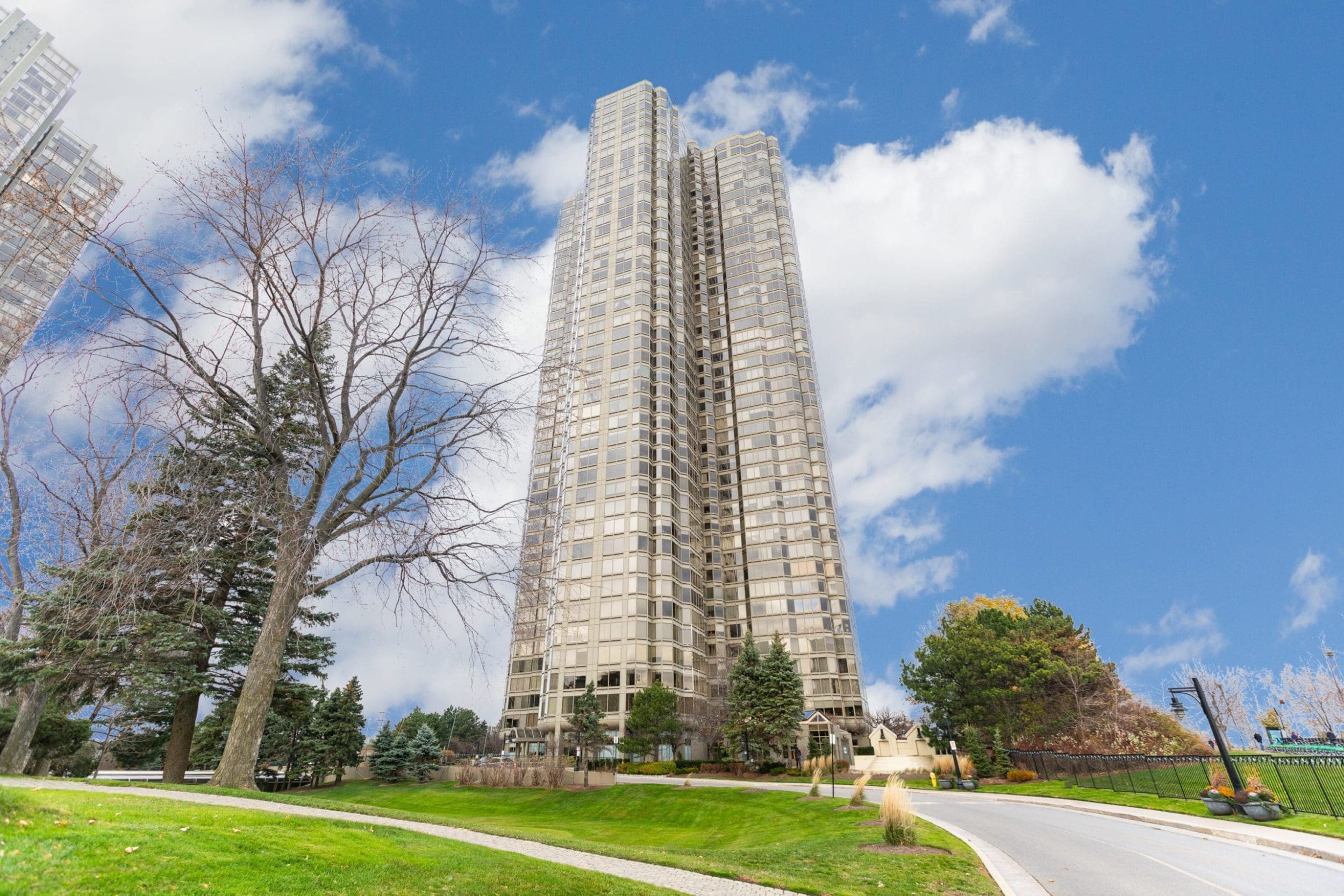 Palace Place Condos | 1 Palace Pier Court | ThompsonSells.com