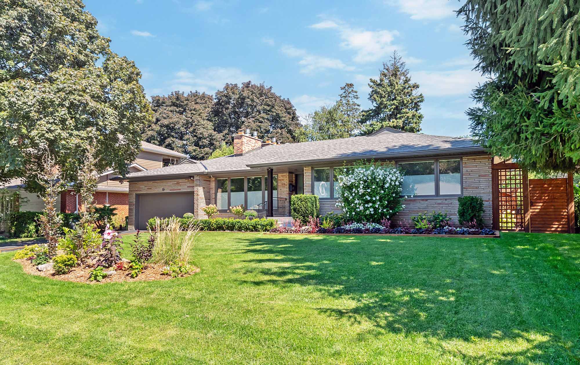 19 Palace Arch Drive | Listed by Silecky Thompson Real Estate Team